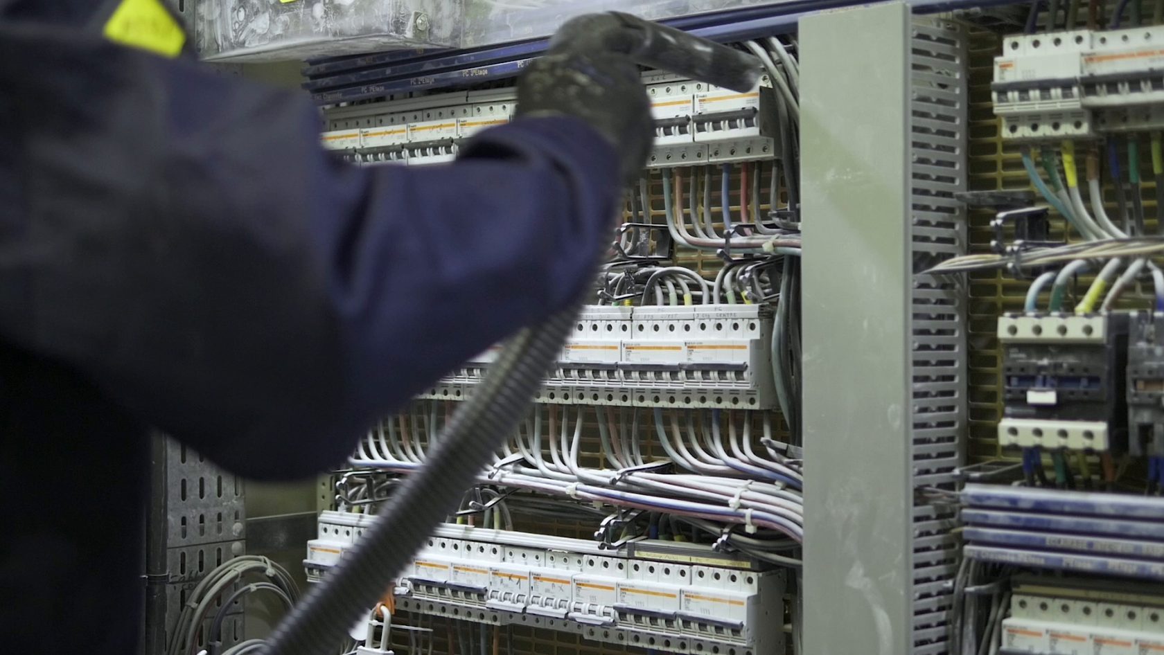 Electrical Power Industry Application - EVEREST BLASTING